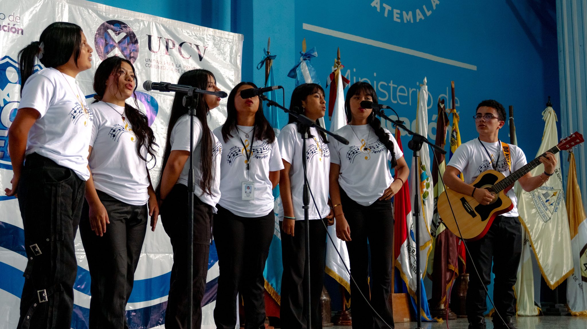 Estudiantes asumen el liderazgo por escuelas seguras: Juramentación de ...
