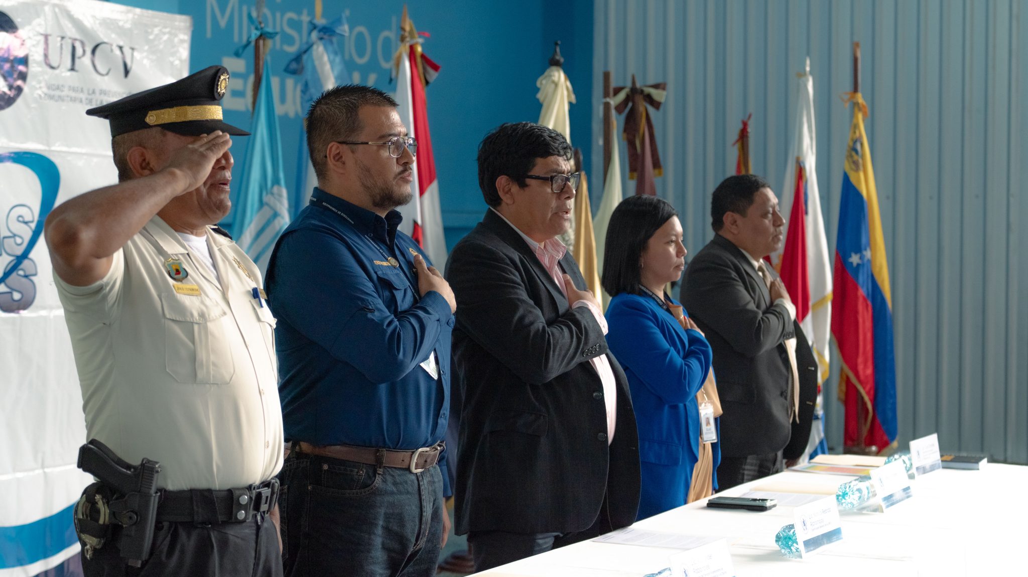 Estudiantes asumen el liderazgo por escuelas seguras: Juramentación de ...
